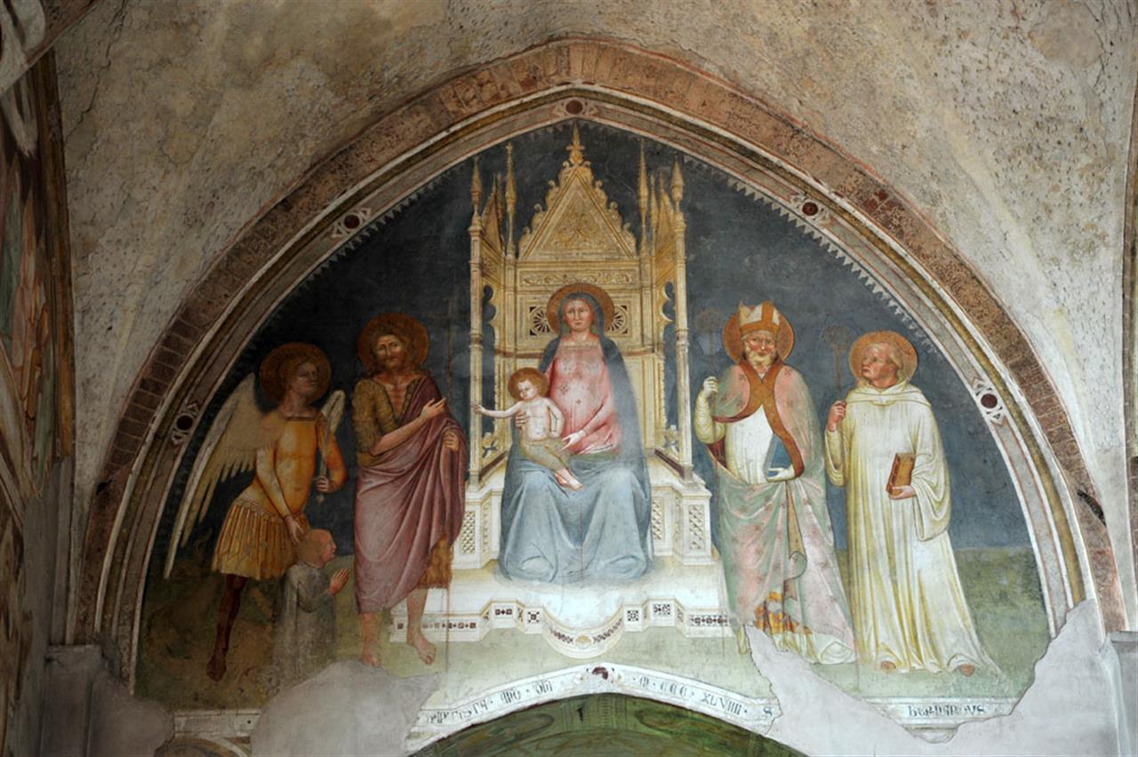 L’affresco sulla parete frontale del tiburio rappresenta una Madonna in ...
